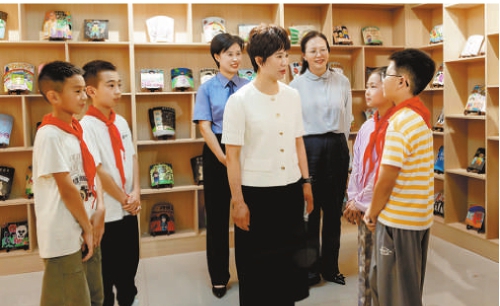 “法治+美育”效果好